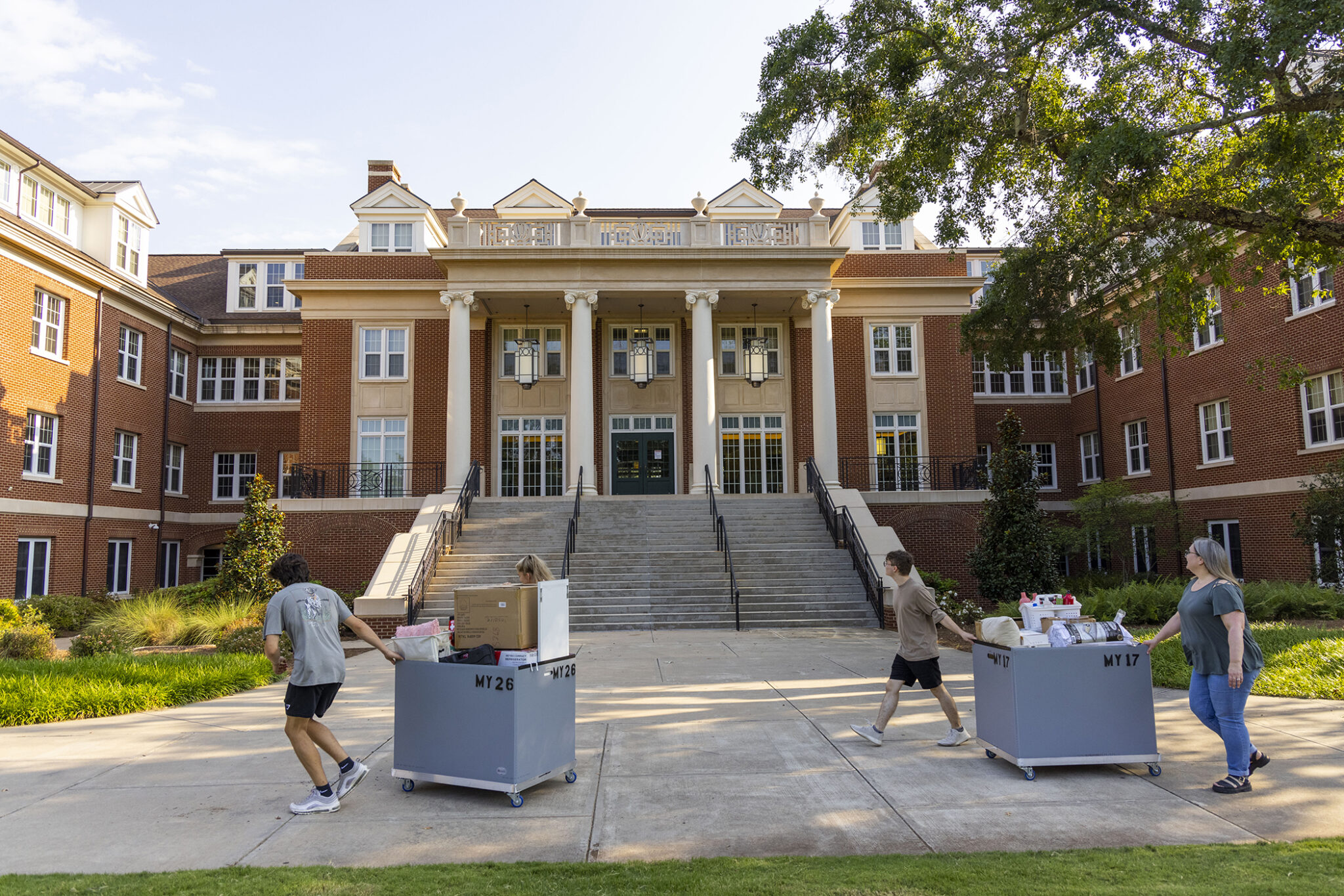 Campus returns to life as students move back in