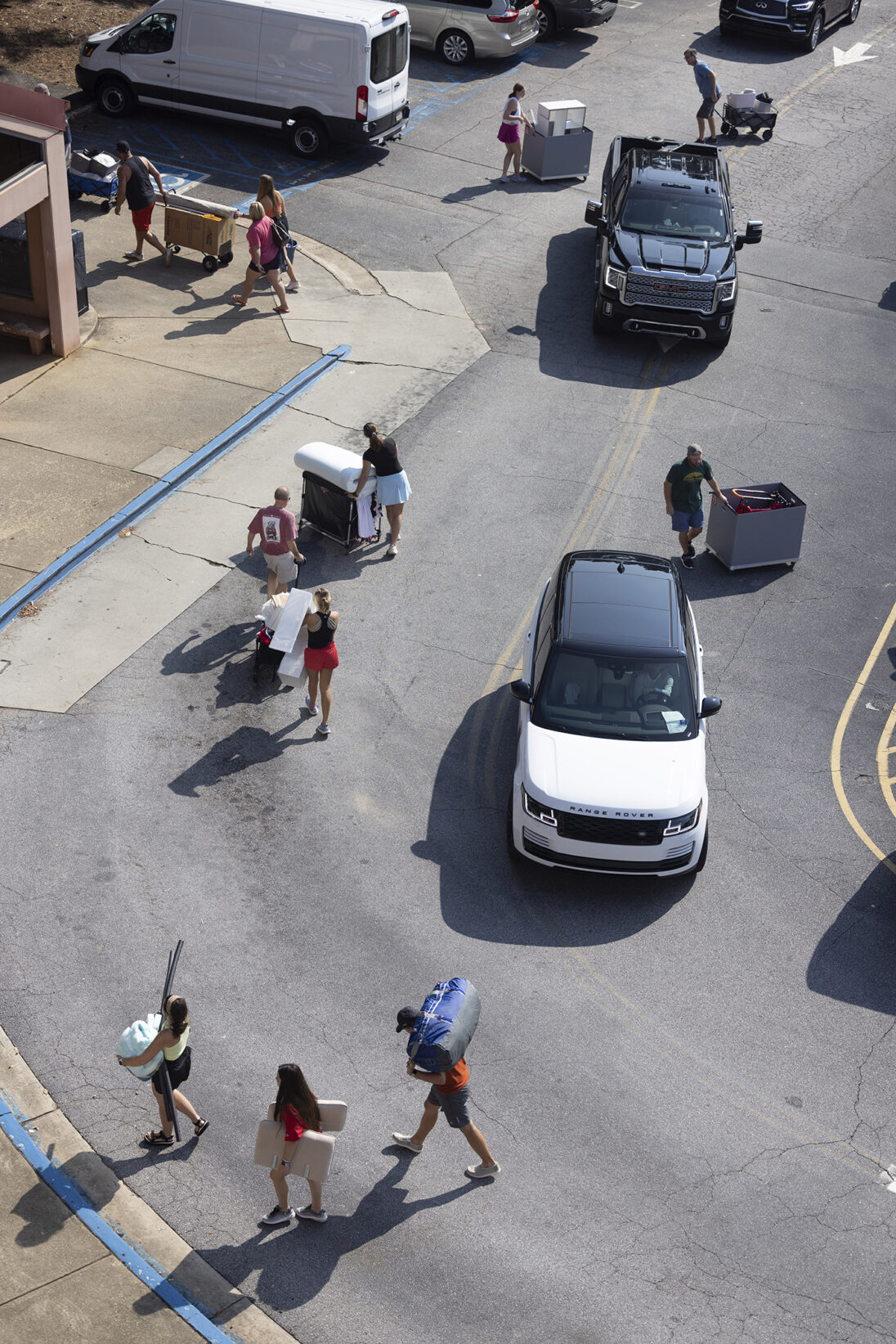 Campus returns to life as students move back in