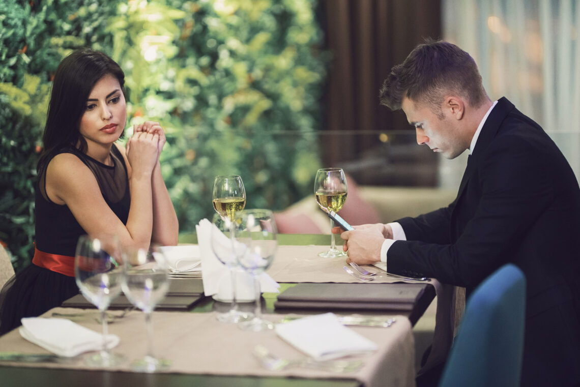 Why people snub their friends with their phone - UGA Today